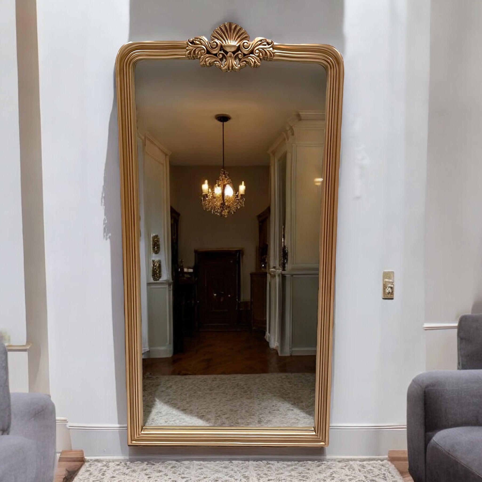 Two-meter-high golden entrance mirrors | Nabolia